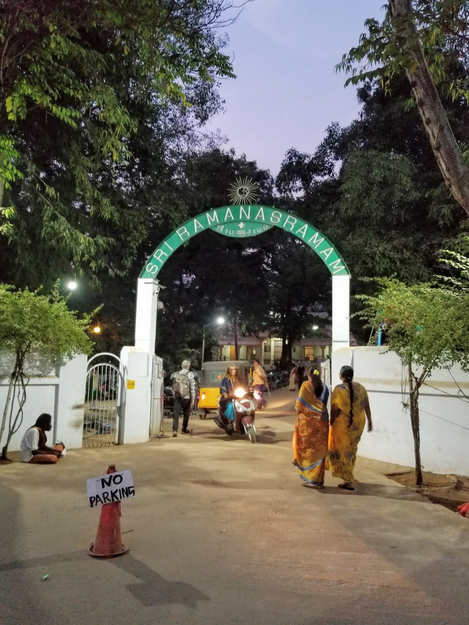 Ashram Attracts Spirituality From Around the Globe | Religion of India ...